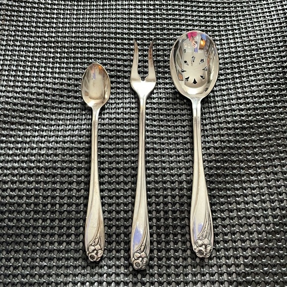 1847 Rogers Bro. | Kitchen | Vintage 847 Rogers Bros Daffodil Serving ...